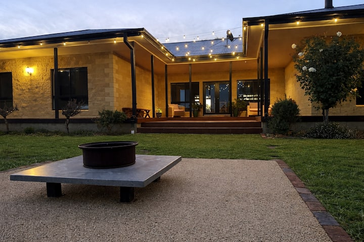 Exceptional Rural Retreat
(Full House-4 Bedrooms) - Cootamundra