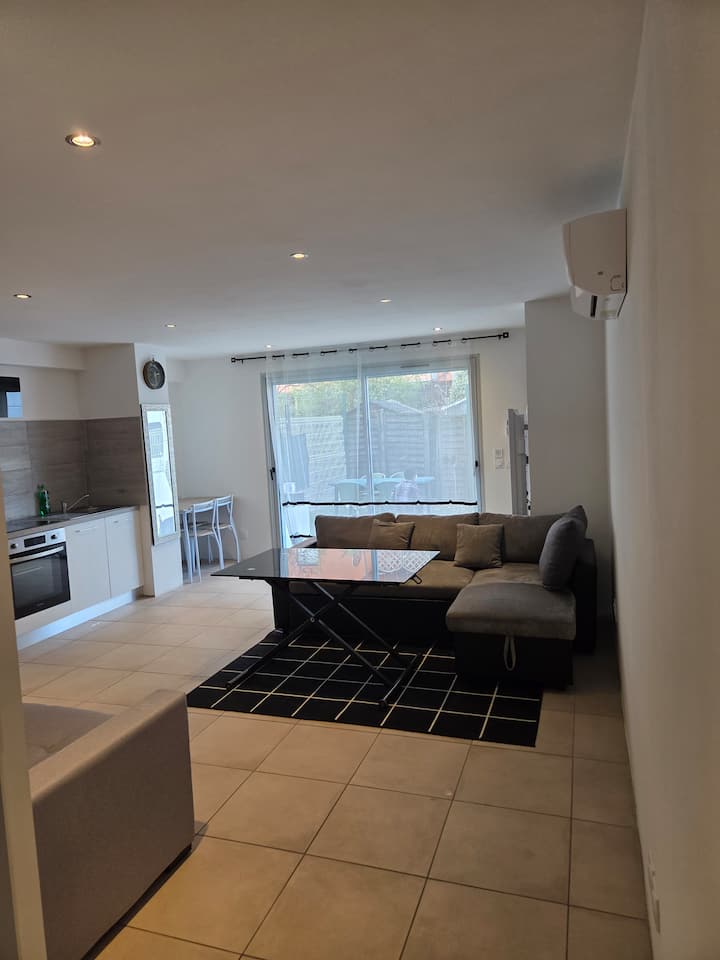 Studio Calme Et Sécurisée+place De Parking - Vaulx-en-Velin