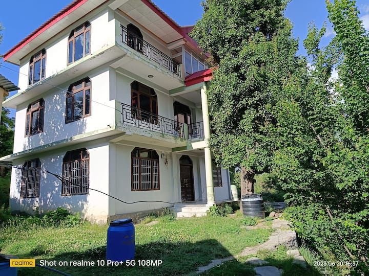 Orchard Homestay W/ Kailash Views & Meals, Hp - Kalpa