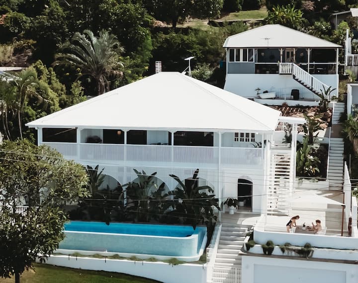 Melton Grand 1 · 3br 2ba · Infinity Pool ·City Vws - Townsville