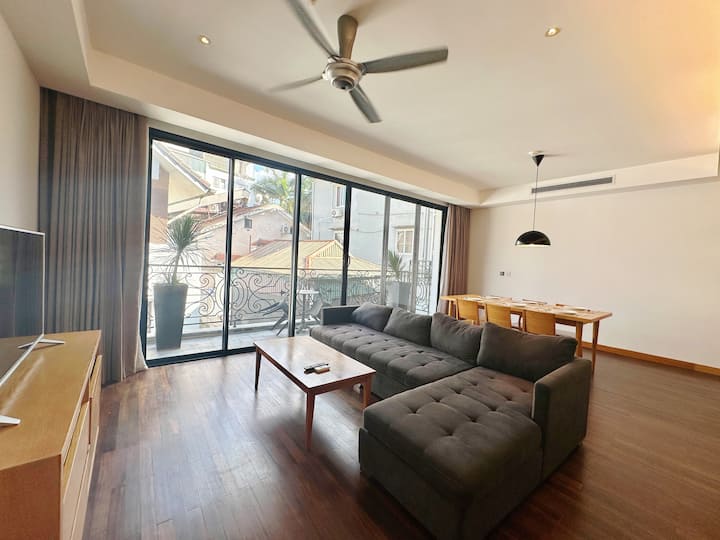 A Spacious And Luxurious 3-bedroom Apartment. - Chine