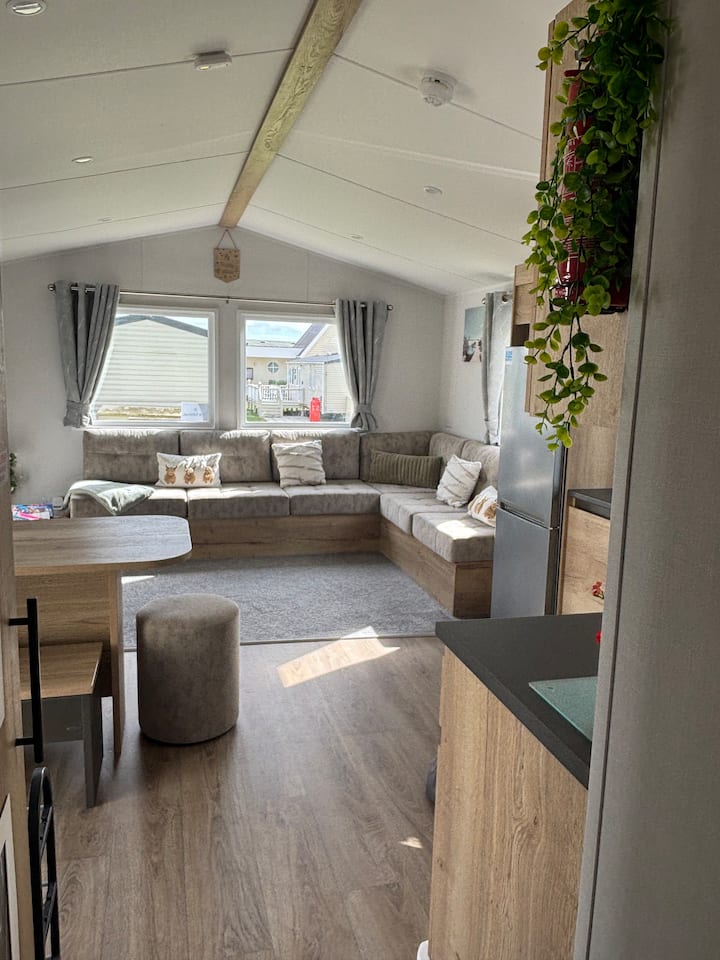 3 Bed Static Holiday Home, Sleeps 8 - West Mersea