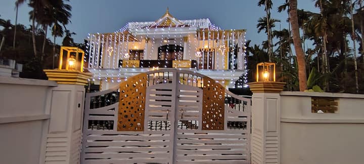 Honey Huts - Thrissur