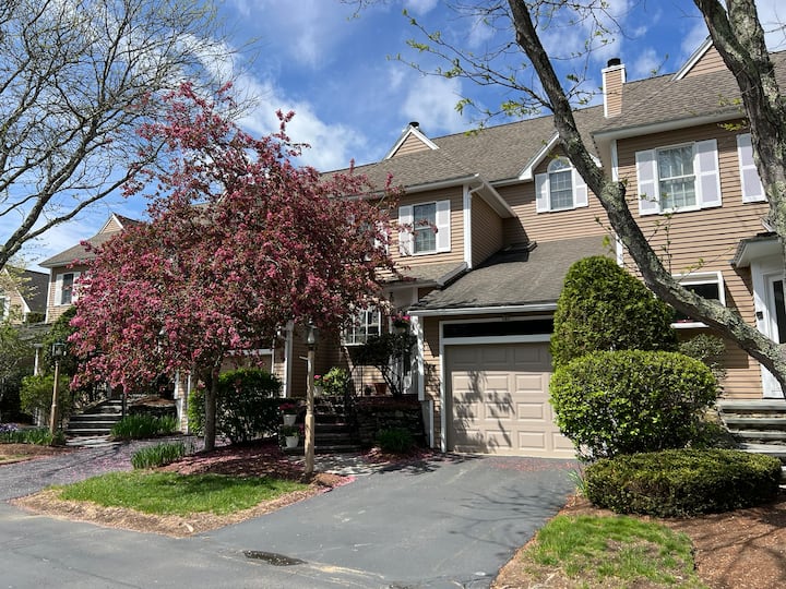 Cozy 3br-2.5ba Condo Sleeps 6 Near Boston Stadium - Winnecunnet Pond, MA