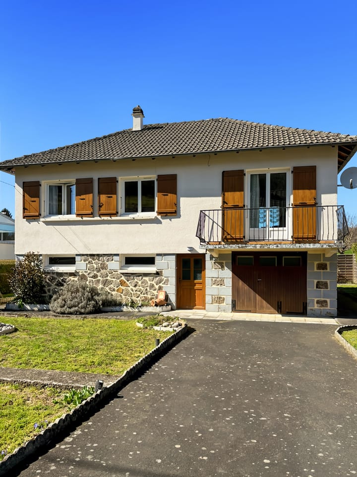 Maison Des Années 60 Rénovée, Jardin/ Vue Campagne - Aurillac