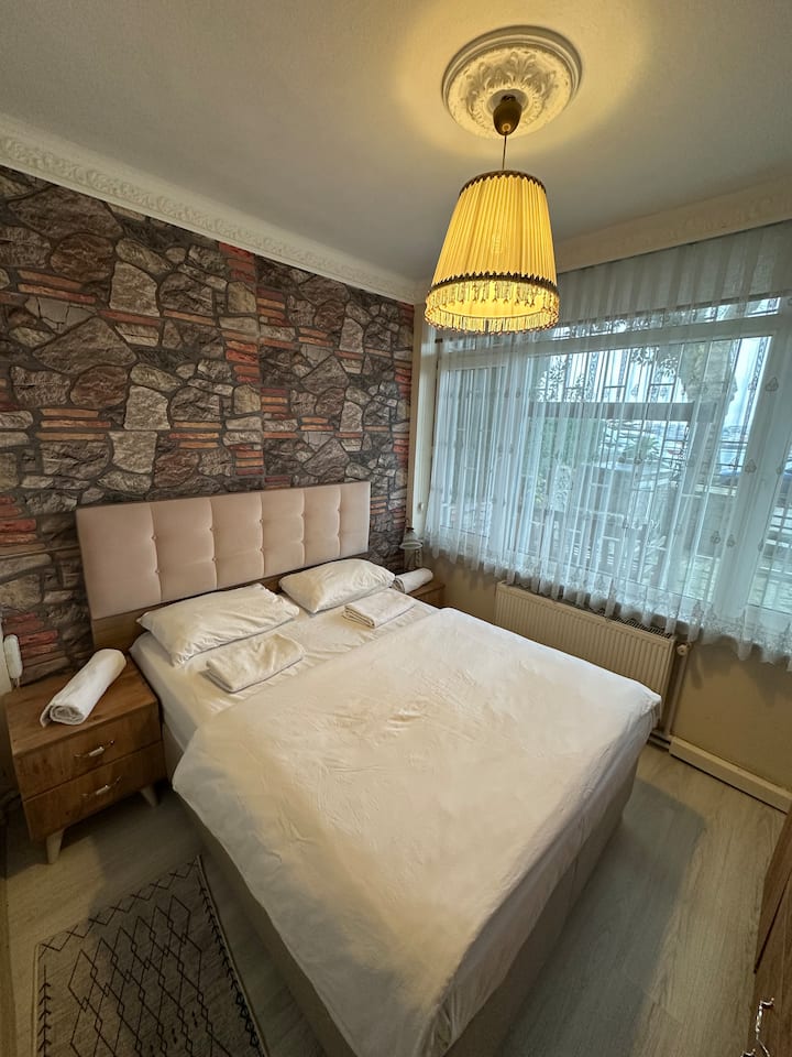 Merkezi Bahçeli Deniz Manzaralı Daire - İstanbul