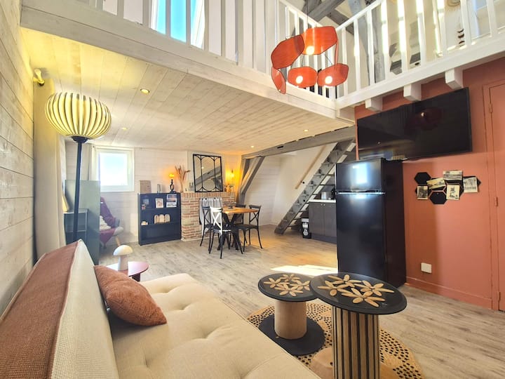 Les Toits De Laon - Sur Le Parvis De La Cathédrale - Laon