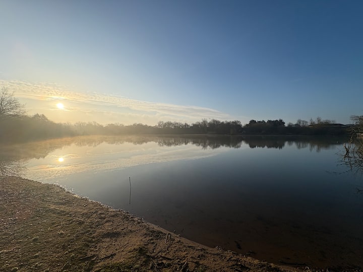 Beautiful Log Cabin, Lake Side! - Burnham-on-Crouch