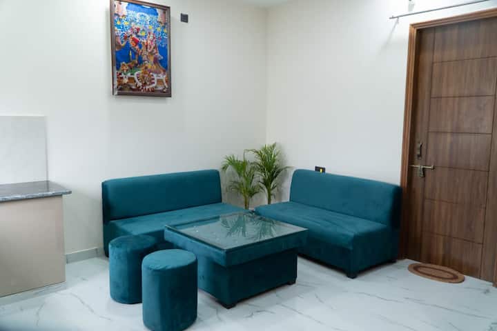 Gaurang Kutir
“2bhk Upper Ground Floor Homestay” - Vrindavan