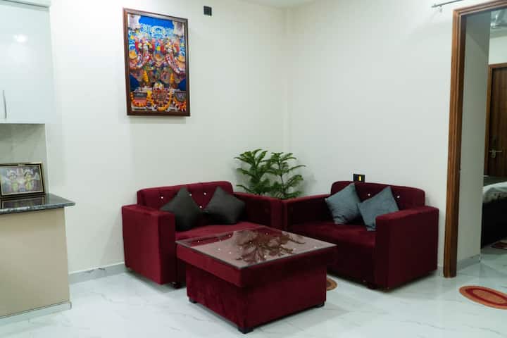 Gaurang Kutir
“Ground Floor 2bhk Stay In Vrindavan - Vrindavan