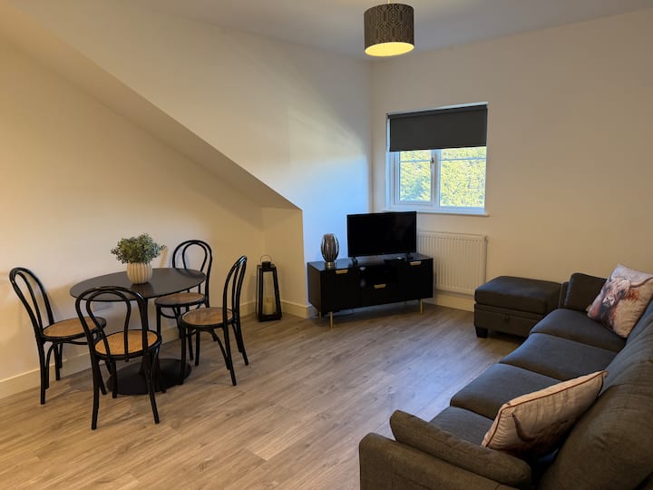 2 Bed Flat | Parking | Ensuite | Garden | Sleeps 4 - Coventry