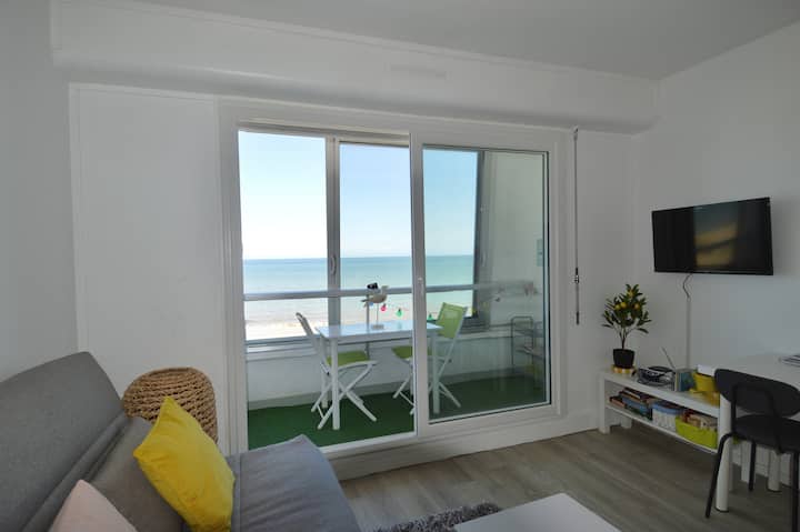 Fenêtre Sur Mer, Loggia Vue Mer En Bord De Plage - Courseulles-sur-Mer