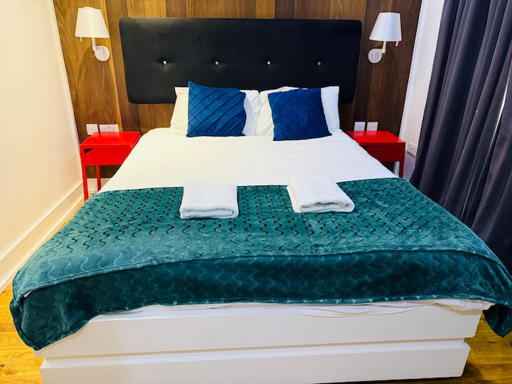 Specious One Bedroom Flat In Whitechapel - London