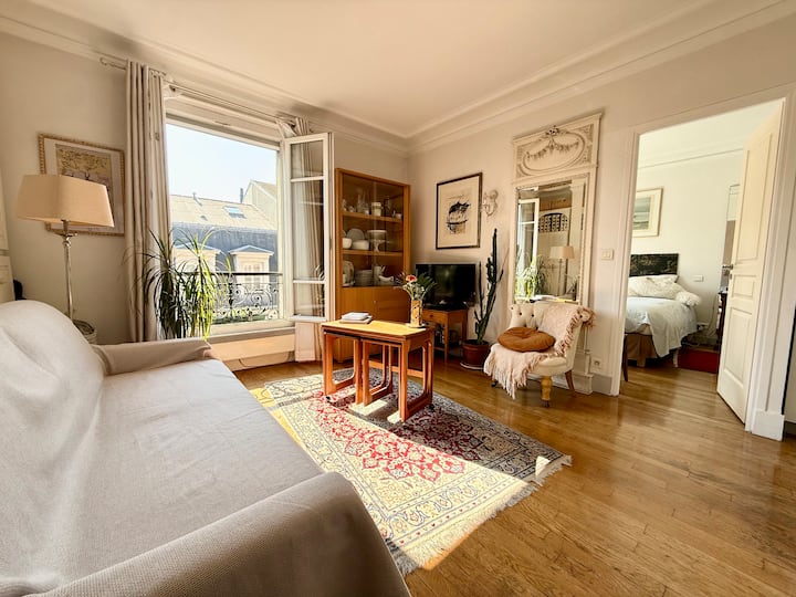 Appartement Romantique Au Pied Du Sacré-coeur - Paris