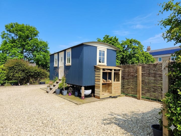 Shepherds Hut In Garden With Field Views - Wantage