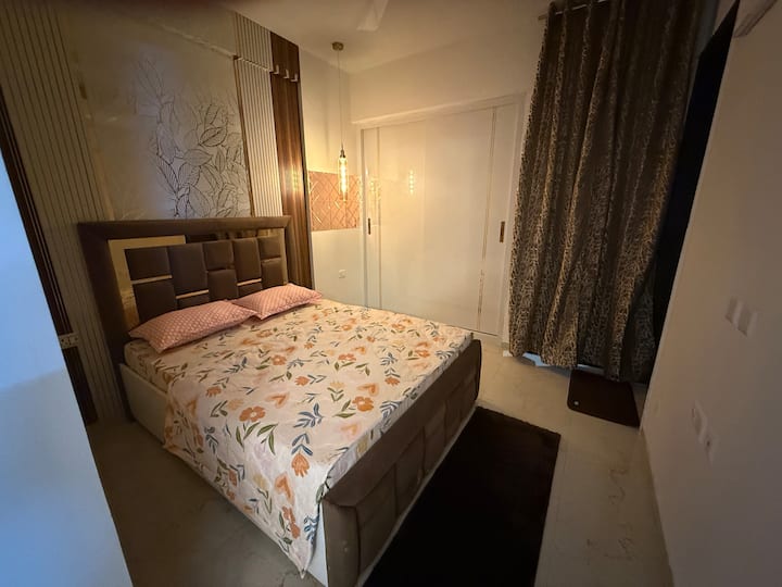 Serenity Skyline Apartment - Manesar
