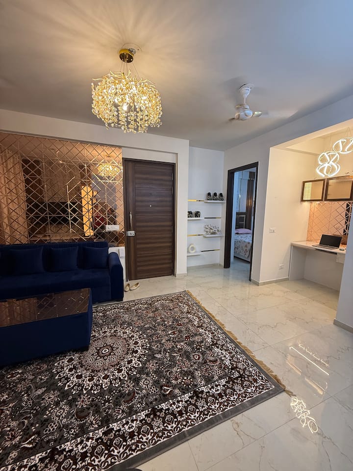 Eclectic Escape: Serenity Skyline Apartment - Manesar