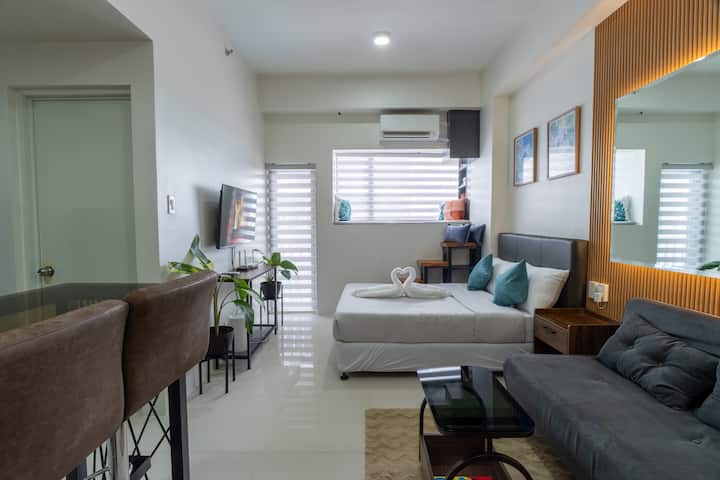 Sleek Studio Iloilo | Balcony • Pool • Netflix - Iloilo City