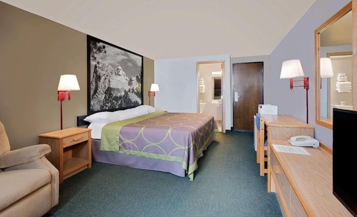 Fairbridge Inn & Suites Spearfish - Two Queens Pet - Spearfish, SD