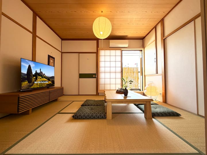 【Japan 8 · 4】日式三层别墅｜7人舒适｜双浴室+每层厕所｜天下茶屋5分｜直达机场 - Japan
