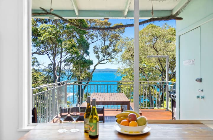 Oceanfront Family Holiday Home On Denhams Beach - Batemans Bay