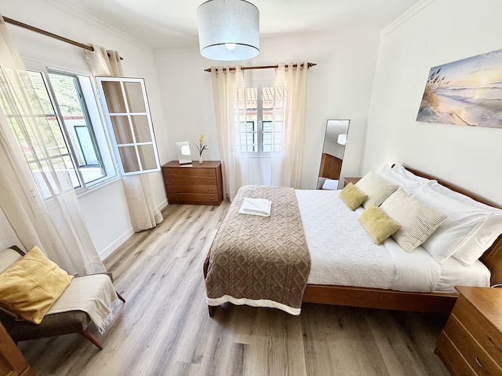 Appartement-large-salle De Bain Privée-vue Sur Mon - Sao Vicente, Portugal