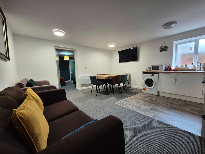 Town Centre Three Bedroom Apartment - Southport