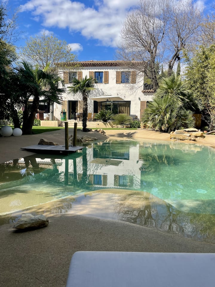 Villa Haut De Gamme Avec Lagon, Jacuzzi Et Sauna - Le Pradet