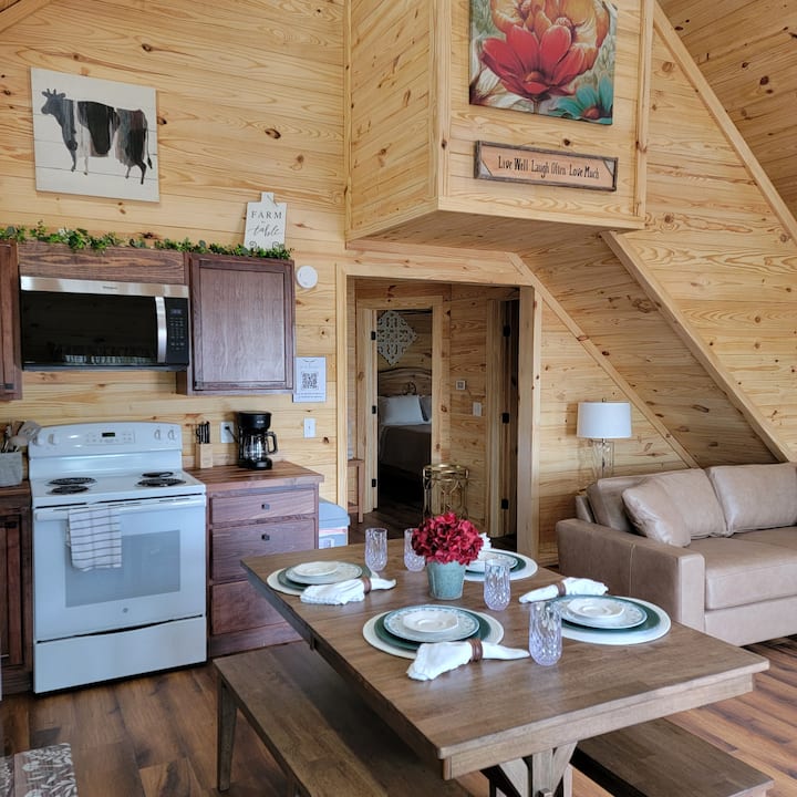 The Red Magnolia Cabin On The Lake - Granbury, TX