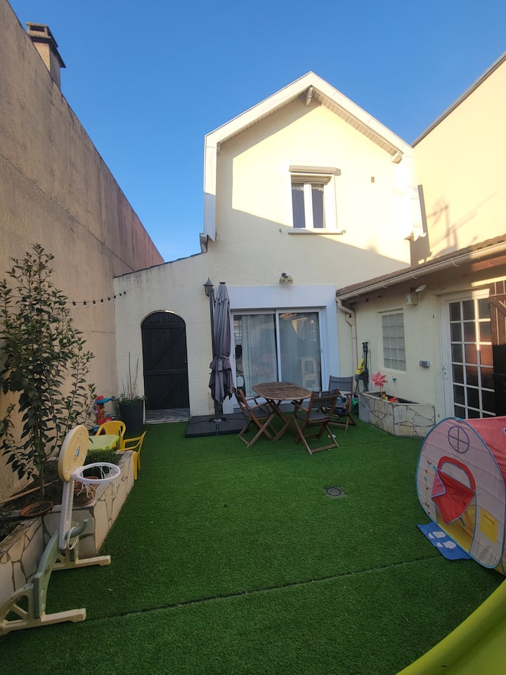 Maison Familiale Avec Cour Privée, Proche Paris - Fresnes