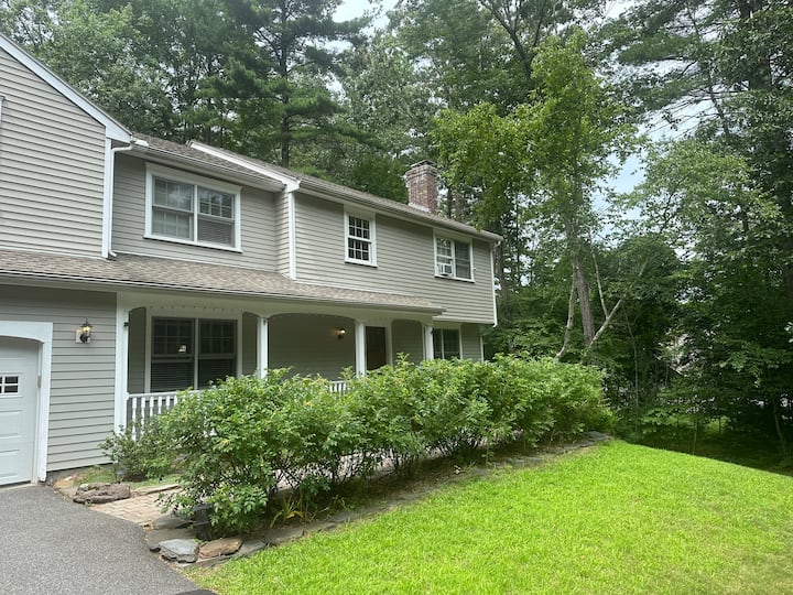 Nature Retreat Near Historic Deerfield - Greenfield, MA