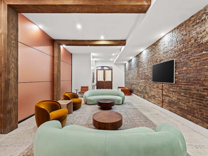 Rove Travel | The Landmark | Townhome W/roof Deck - Manhattan, NY