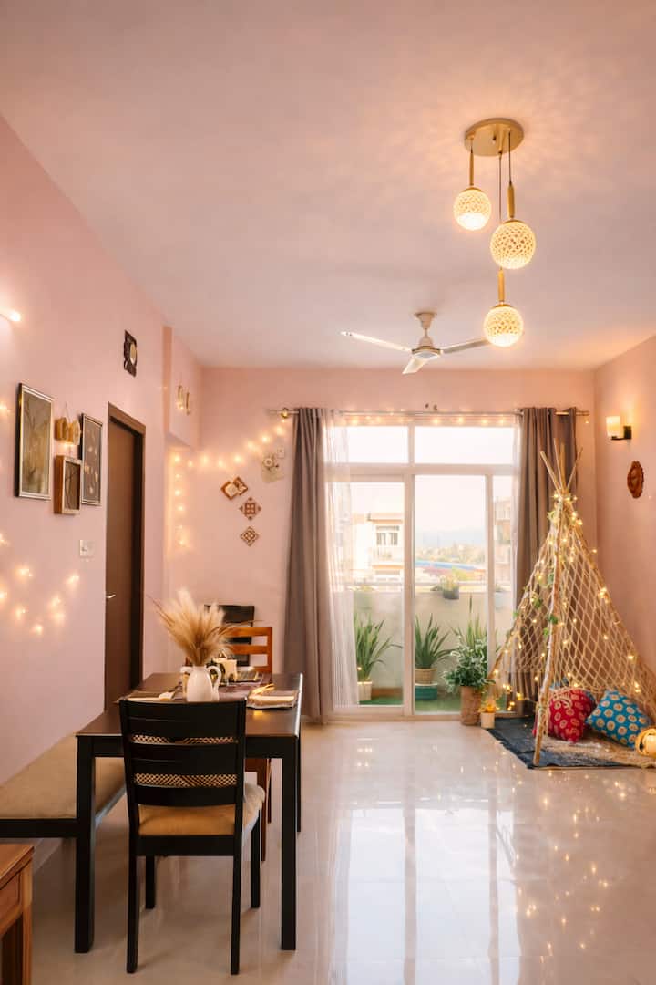 2bhk Near Taj Mahal | Pool & Gym | Balcony | Luxe - Agra