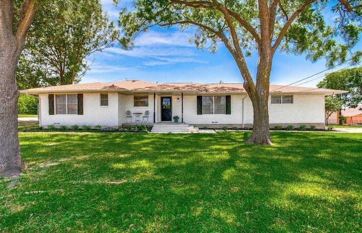 The Gathering House- Ranch-style, Open, Cozy Vibe! - Mesquite, TX