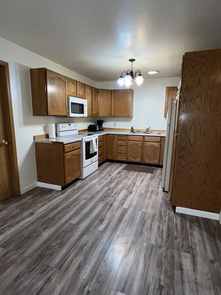 3 Spacious Bedrooms Apt In Dillon - Dillon, MT