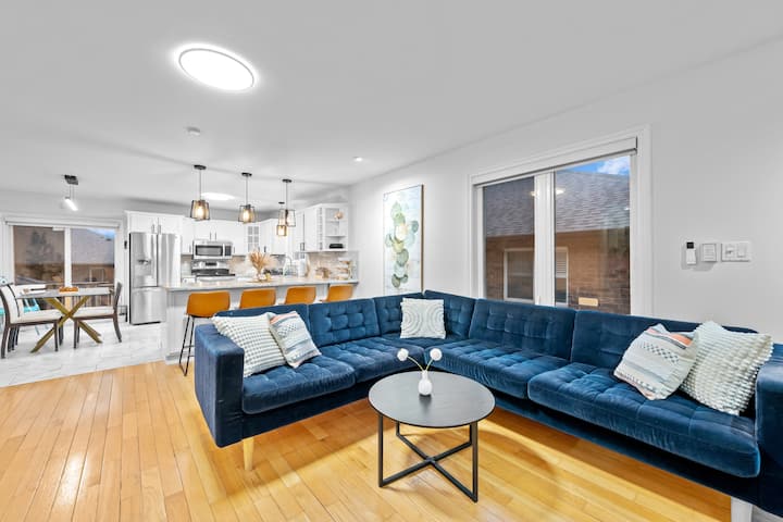 Luxury Lasalle Retreat è Theatre Evcharger Bikes - Gibraltar, MI