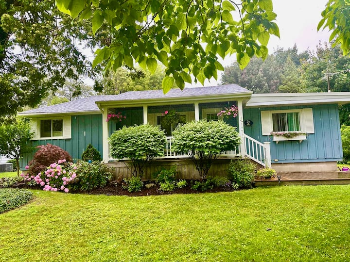 Charming 3-bedroom Cottage Near Lake Huron - Southampton