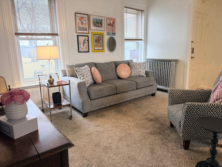 Ann’s Entire Apt @ The Historic Mccormick House - Bay City, MI