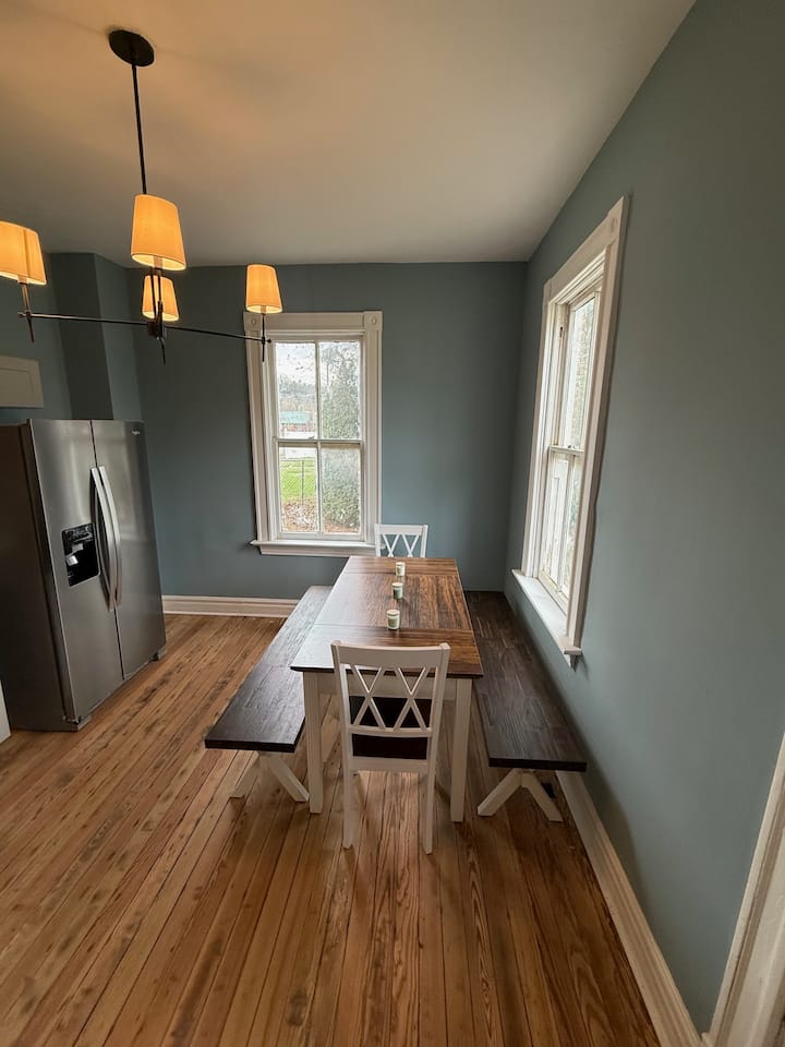 The Arch & Vine House | 4 King Beds On Fifth - Hermann, MO