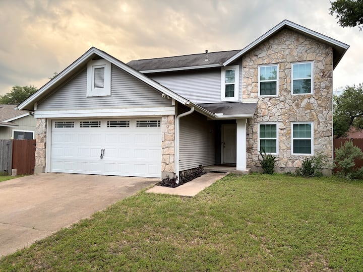 Spacious Home In Cedar Park W/ Treehouse Room. - Cedar Park, TX