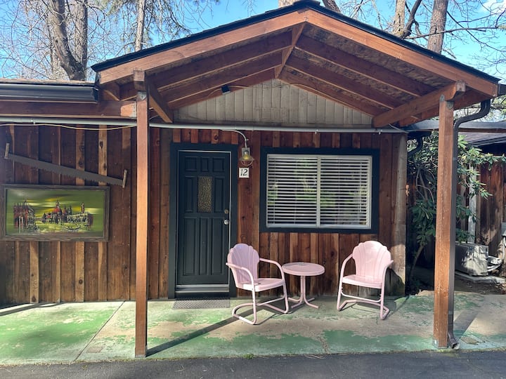 Motel Del Rogue Riverfront Queen #12 - Grants Pass, OR