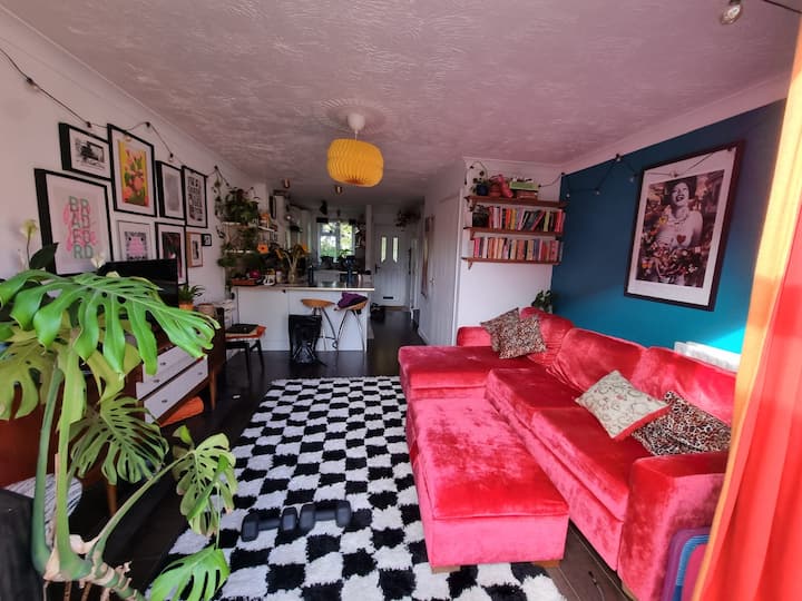Cosy, Colourful Home With Woodland Walks - 브리스톨