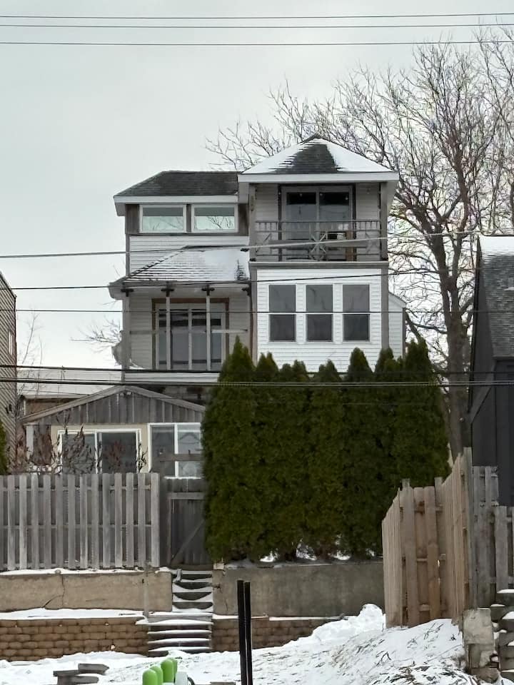 Pete’s On 1st - Rockford, IL