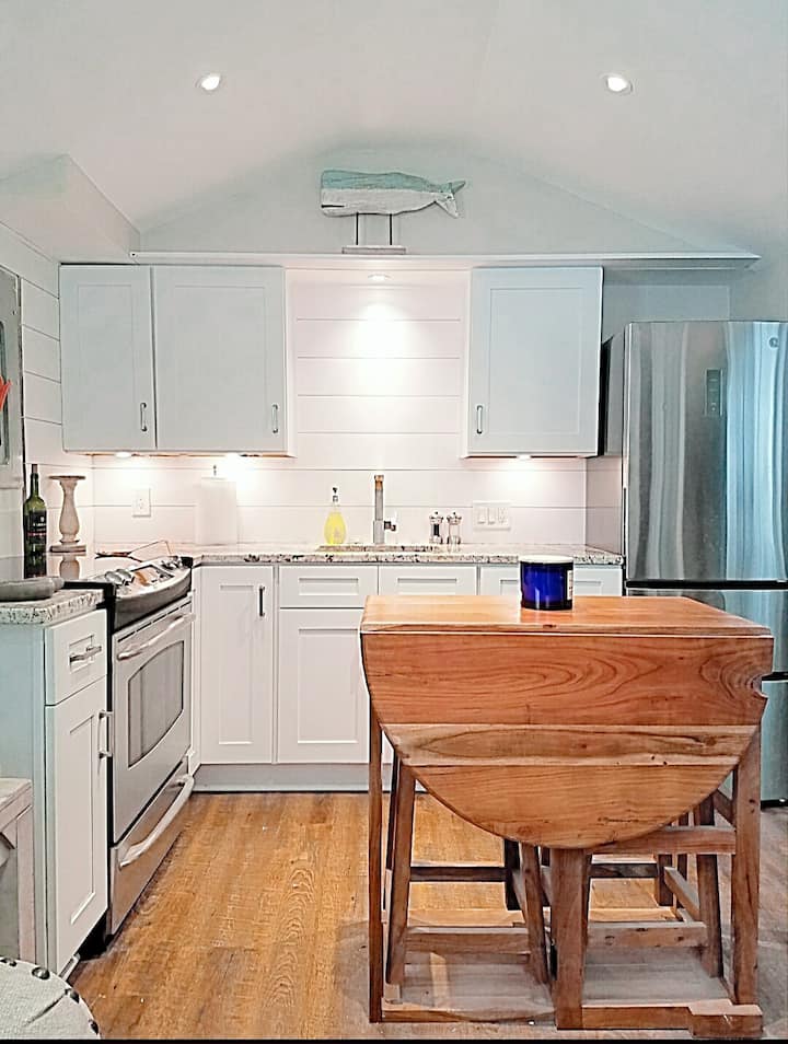 1 Bedroom Apartment Wood Burning Stove And Patio - Bainbridge, OH