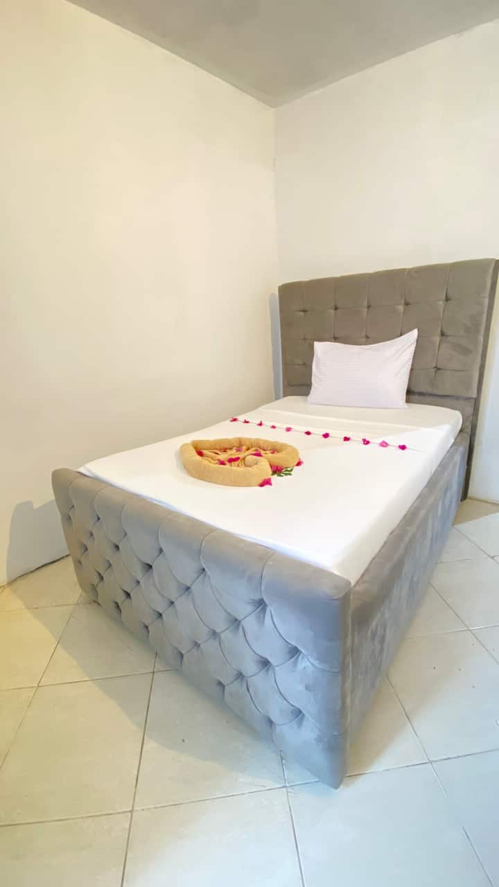 Queen Room 1 Private Bathroom - Sansibar