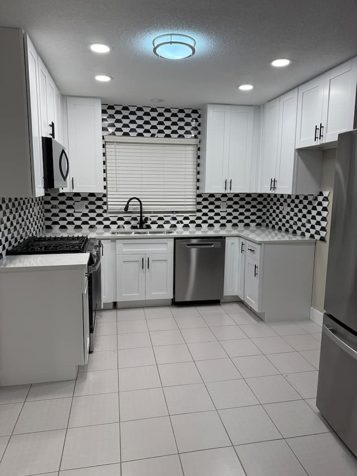 Newly Renovated. Clean And Welcoming. - Minnetonka, MN