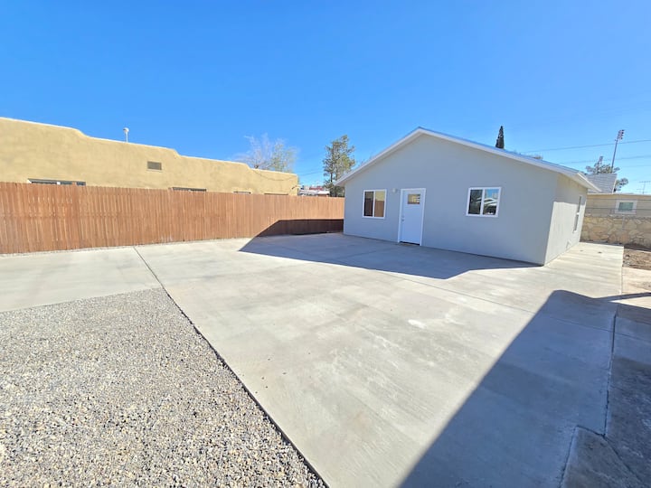 Brand New 2br Modern Retreat | Private Parking - El Paso, TX