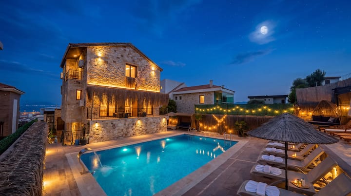 çIft Kişilik Havuz Manzaralı Oda - Foça