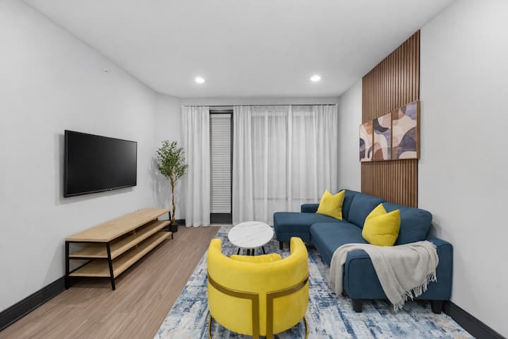 Cozy 1br Frisco Stay | The Star & Restaurants - Roanoke, TX