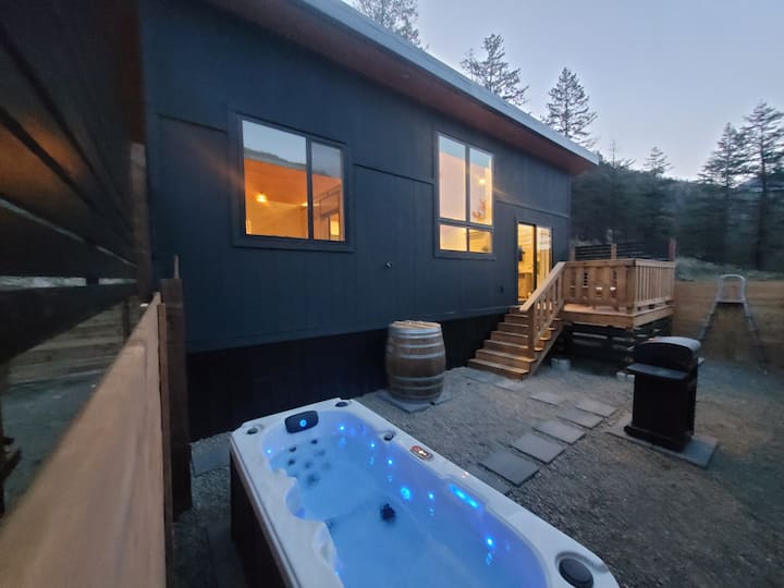 Sauna + Hot Tub + Cold Plunge + Nature Views - Keremeos